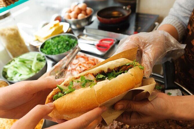 Hanoi Street Food Tour with Real Foodies & Guide (3 Hours) - What You Can Expect: The Itinerary