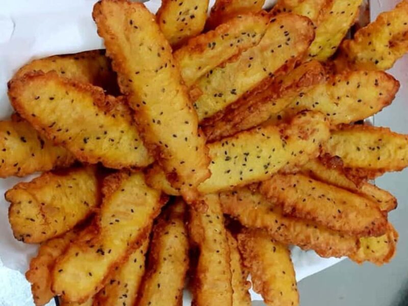 Hanoi: Street Food with Old Quarter Walking Tour Small Group - The Guide and Atmosphere