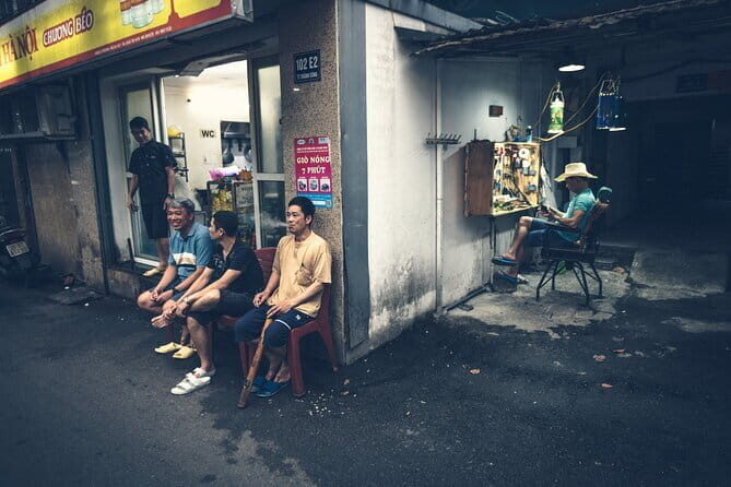 Hanoi Street Photography in a Vintage Community - An In-Depth Look at Hanoi’s Vintage Street Photography Tour