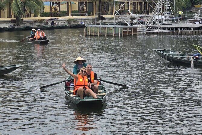 Hanoi to Ninh Binh Day Trip: Mua Cave, Trang An Boat Ride - Lunch - Authenticity and Traveler Feedback