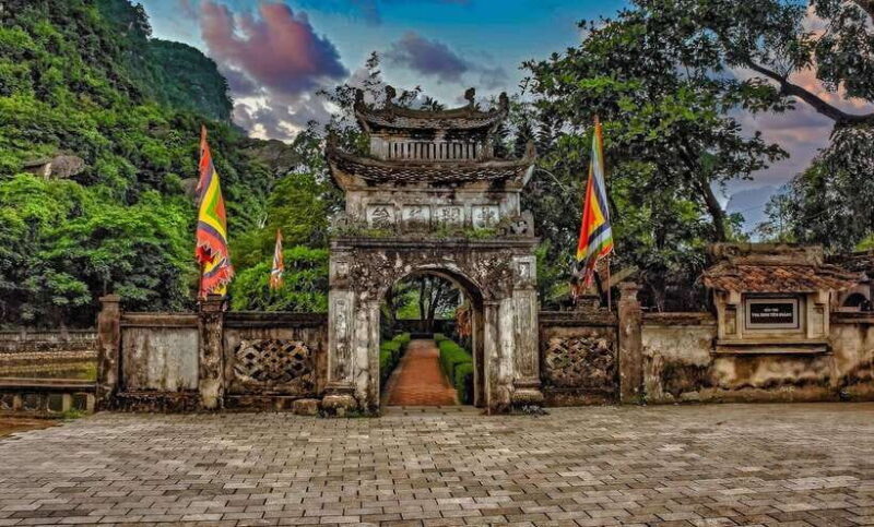 Hanoi to Ninh Binh private tour: Hoa Lu, Trang An, Mua Caves - Key Points