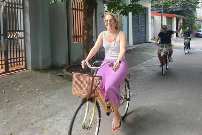 Hanoi to Van Phuc Silk & Duong Lam Ancient Village Private Tour - The Sum Up