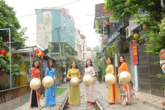 Hanoi: Tradditional Ao Dai & Non La Rental - The Sum Up