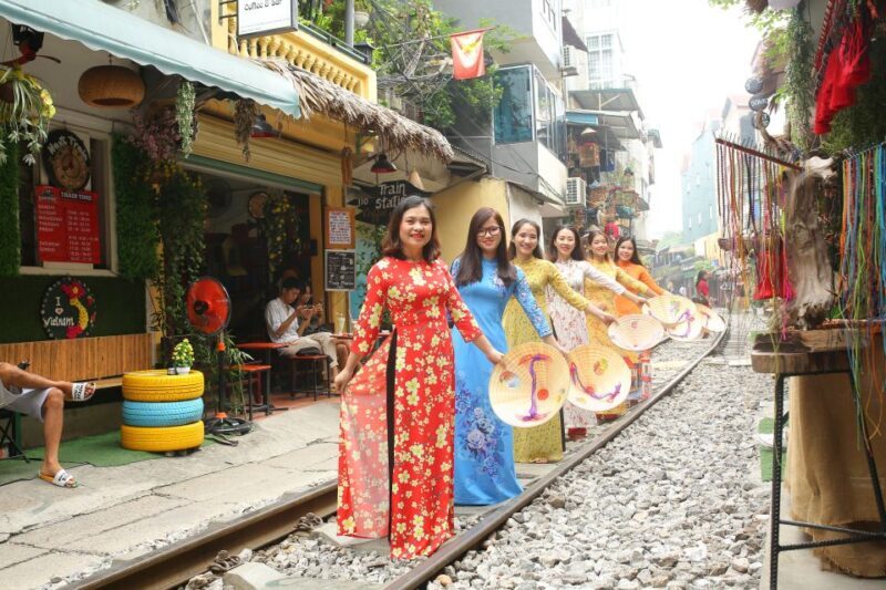 Hanoi: Traditional Ao Dai Dress and Non La Hat Rental - Who Will Love This Experience?