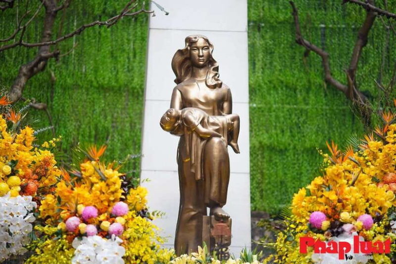 Hanois Must-Visit Spots & Untold Tales from the Vietnam War - An Authentic Journey through Hanois Untold Stories