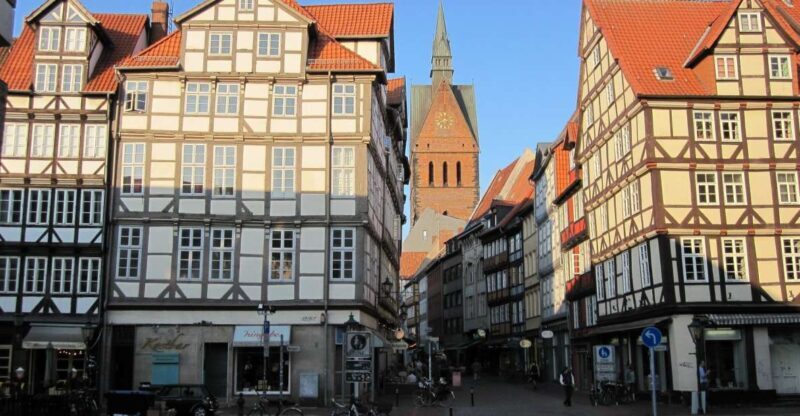 Hanover: Old Town Historical Walking Tour by Geo Epoche - Key Points