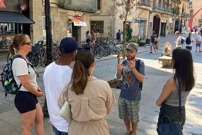 Happiness Walking Tour in Barcelona - Group Size, Timing, and Practical Details