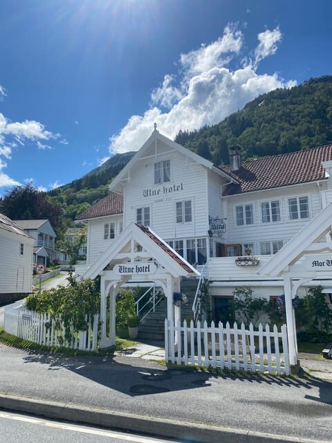 Hardangerfjord Lunch at Cider Farm, Coffee at historic Hotel - Practical Details and Considerations