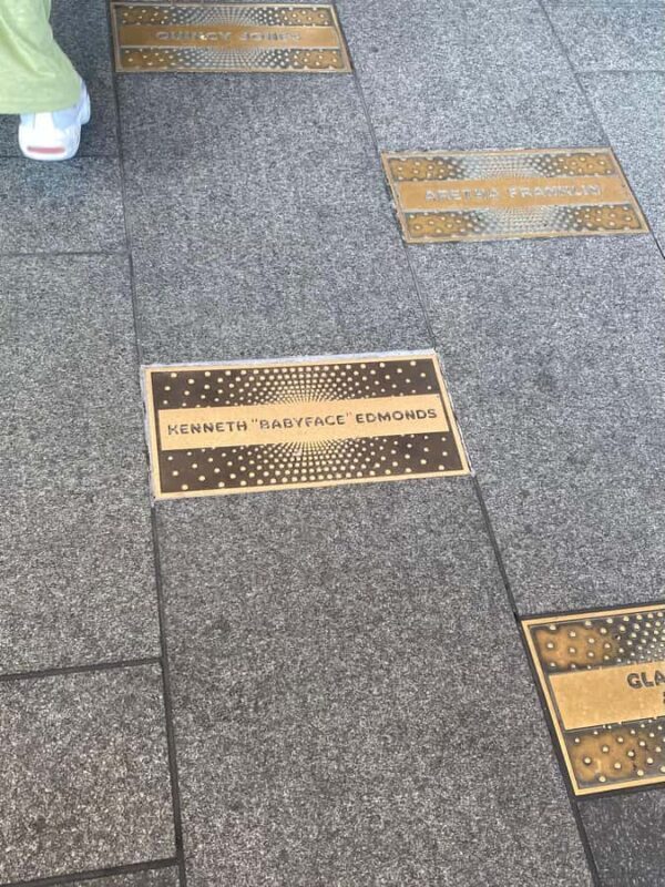 Harlem walking tour in French and Gospel Mass in a small group - Meeting and Morning Walk in North Harlem