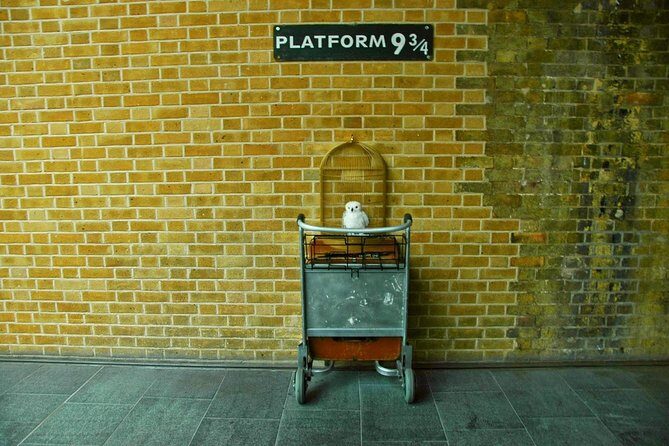 Harry Potter Film Location Walking Tour & Thames River Cruise - Leicester Square and Westminster Abbey: Movie and Movie-Inspired Landmarks