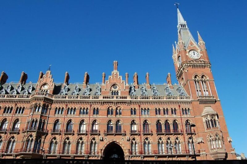 Harry Potter Private Tour in London The Magic Continues - Kings Cross Station and Platform 9 ¾