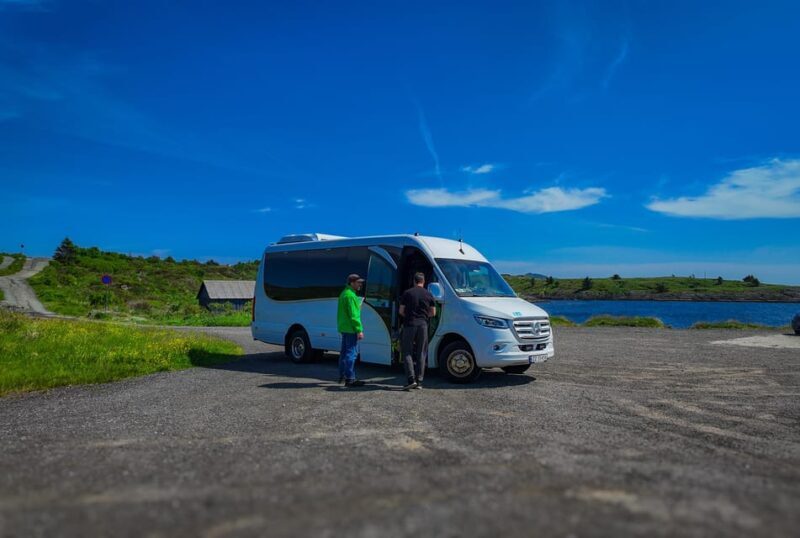 Haugesund: Guided Scenic Minibus tour of Haugesund - A Close Look at the Experience