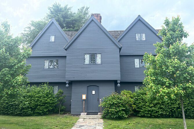 Haunted Salem Ghost Tour - A Practical Look at the Haunted Salem Ghost Tour