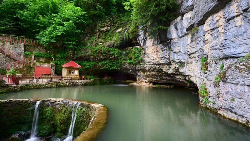 Hdrnebi: Çal Cave, Hdrnebi Plateu, and Sera Lake Tour - Detailed Breakdown of the Tour