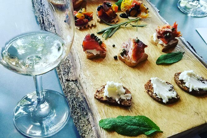 Healdsburg Small-Group Food and Wine Walking Tour - Discovering Healdsburg in a Nutshell
