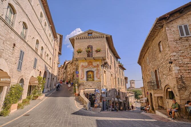 Heart of Umbria: explore the mystic towns of Orvieto and Assisi - Journey to Orvieto: A Town Perched on a Cliff