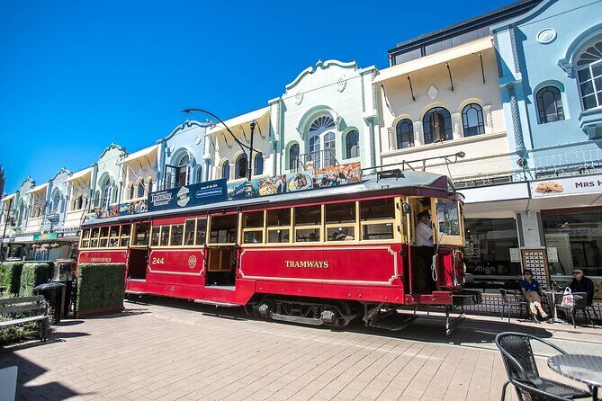 Heartbeat of the City: Christchurch Walking Tour for Couples - A Practical Look at the Christchurch Walking Tour