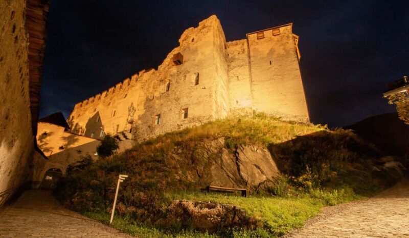 Heinfels Castle: An exclusive guided tour by night - Key Points