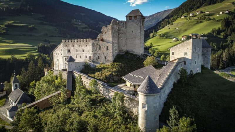 Heinfels Castle: Guided tour of the castle - An In-Depth Look at the Heinfels Castle Guided Tour