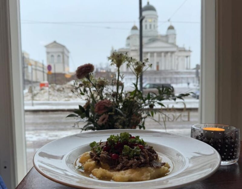 Helsinki: Private Walking Tour with a Traditional Lunch - Starting Point: Market Square