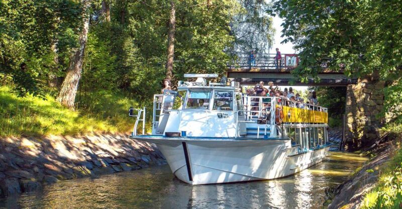 Helsinki: Sightseeing Canal Cruise with Audio Commentary - Key Points