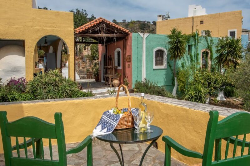 Heraklion: Cretan Cooking Lesson with Lunch in Arolithos - Key Points
