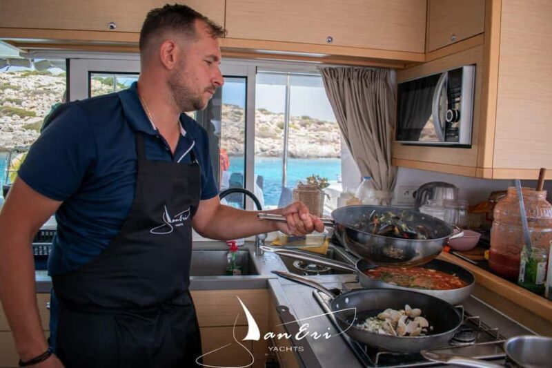 Heraklion: Dia Catamaran with Chef Dinner, Open Bar & Sunset - Who Should Book This Experience?