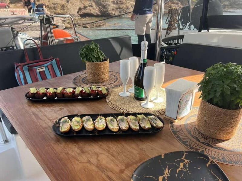 Heraklion: Dia Sunset Catamaran Cruise with Prosecco&Snacks - Key Points