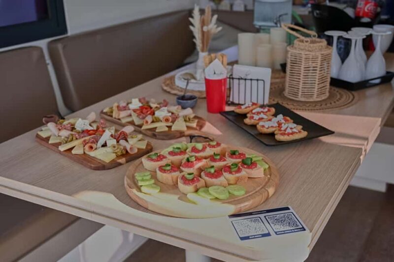 Heraklion: Sunset Catamaran to Dia with Prosecco & Snacks - The Details That Matter