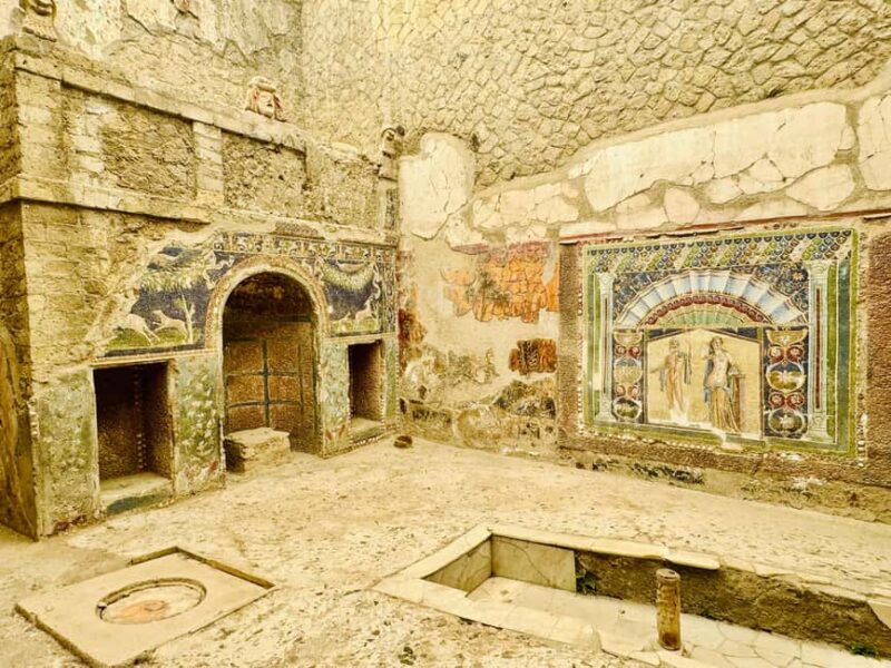 Herculaneum: experience with an archaeologist in a small group of up to 10 people - An in-depth look at the Herculaneum archaeological tour