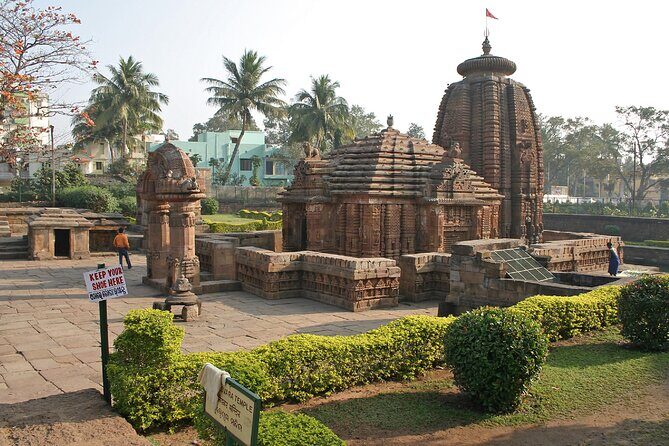 Heritage & Cultural Walk of Bhubaneswar (2 Hours Guided Walking Tour) - The Oldest: Lingaraja Temple