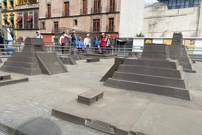 Heroines and Villains in the History of New Spain - Value for Money