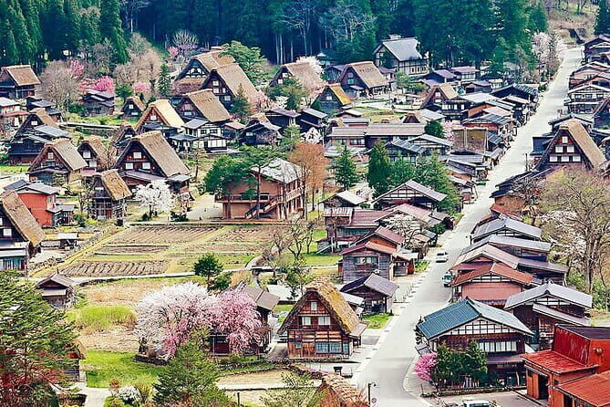 Hida Takayama Shirakawa-go Gassho Village Day Trip in Nagoya - An In-Depth Look at the Tour
