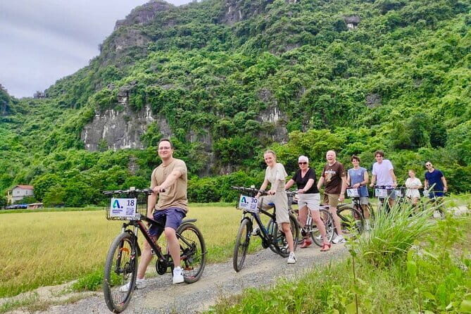 Hidden Gems Ninh Binh Luxury Tour: Tam Coc, Hoa Lu, Local Family - Exploring the Hidden Gems of Ninh Binh: A Review of the Luxury Day Tour