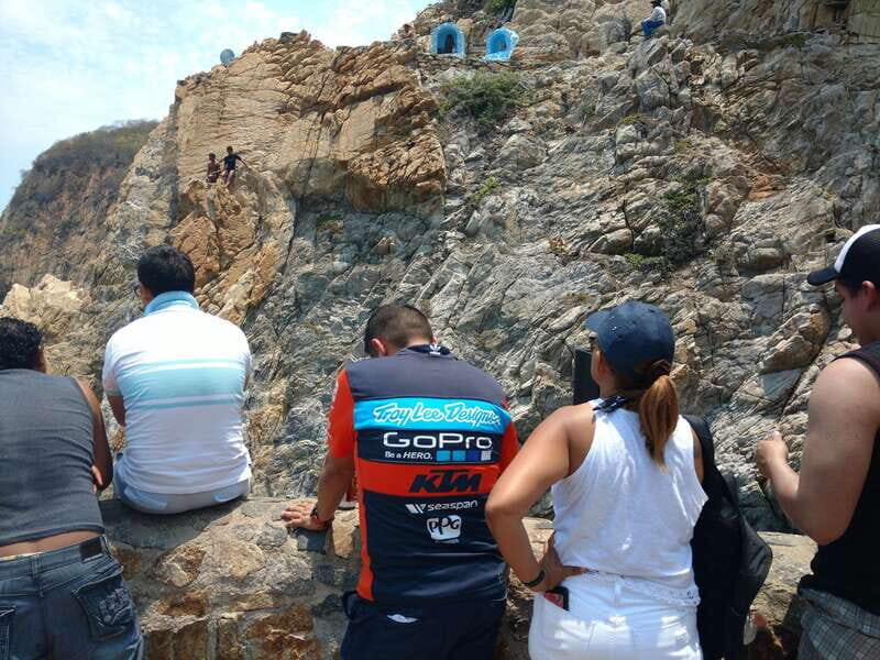 *High Cliff Diver Show & Round Trip Transportation - Who Will Love This Tour?