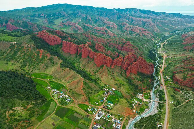 Highlights of Kyrgyzstan: 5-Day Nature, Lakes & Culture Tour - Cultural Encounters and Unique Experiences