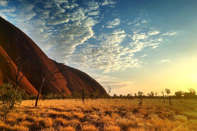 Highlights of Uluru Including Sunrise and Breakfast - Looping Around the Base of Uluru