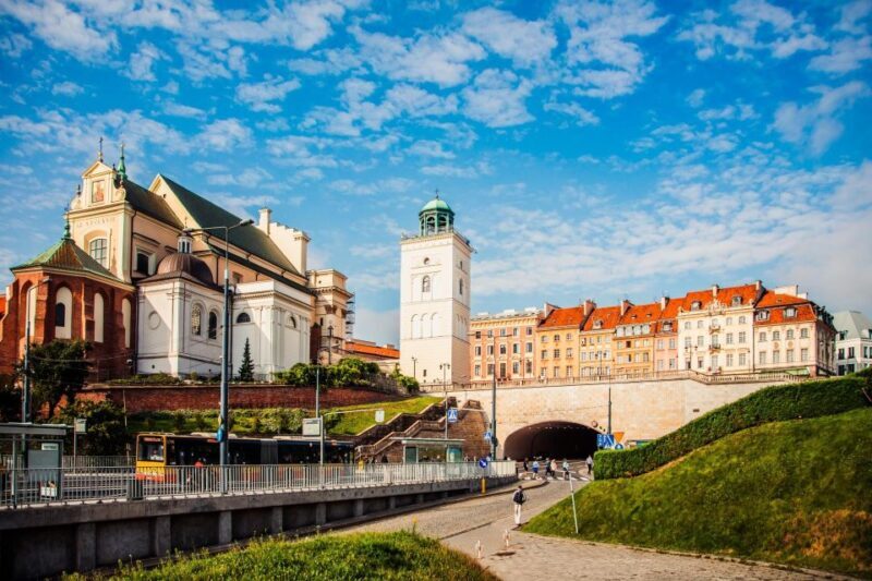Highlights of Warsaw Private Bike Tour with Licensed Guide - Who Should Consider This Tour?