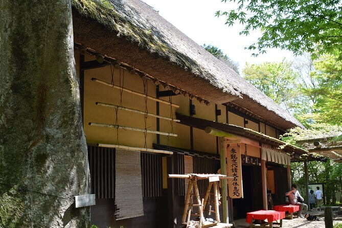Hike Hakone Hachiri - Starting at the Hakone Amazake Teahouse