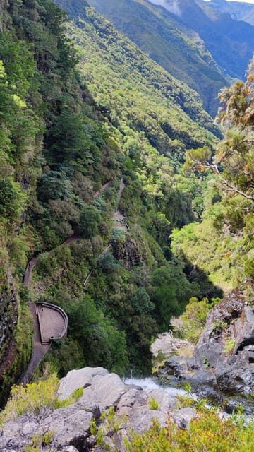 Hike in Rabaçal in a different way - The Value for the Traveler