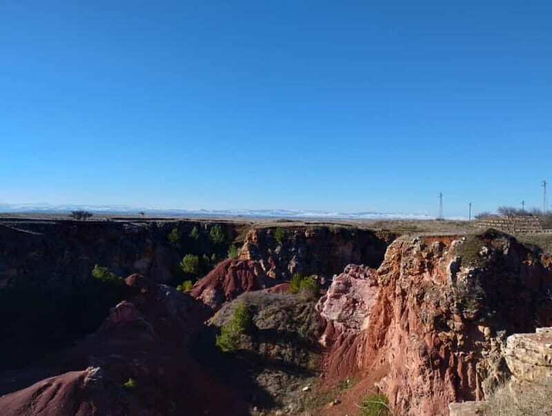 Hiking at the Bauxite Mines in the Alta Murgia National Park - Hiking at the Bauxite Mines in the Alta Murgia National Park