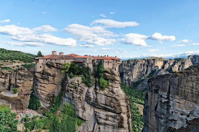 Hiking in magnificent Meteora - The Details of the Tour