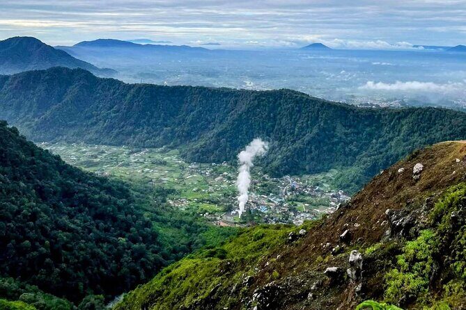 Hiking Sibayak volcanoe and city tour arround Berastagi - The Sum Up