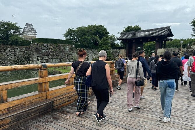 Himeji: Private Guided Tour of Himeji Castle and Engyoji Temple - The Experience: What to Expect at Each Stop