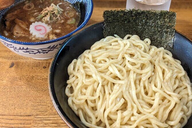 Himeji Tour with Castle Visit and Authentic Ramen Experience - Exploring the Himeji Tour with Castle Visit and Authentic Ramen Experience