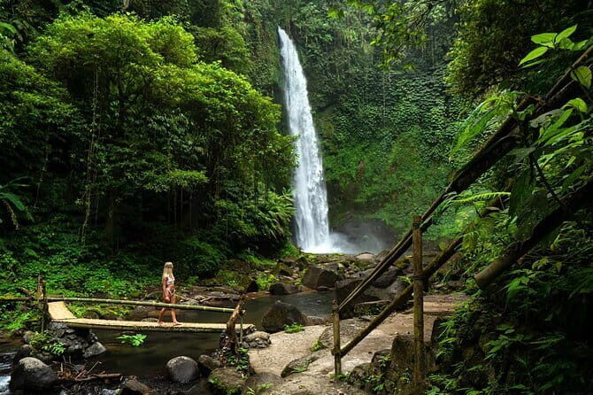 Hire Luxury Van 15 Seat Toyota Hiace - FAQs