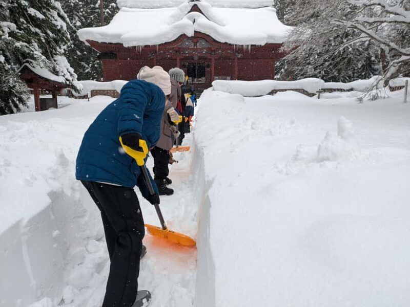 Hirosaki: Shrine Snow Shoveling Experience with Lunch - FAQs