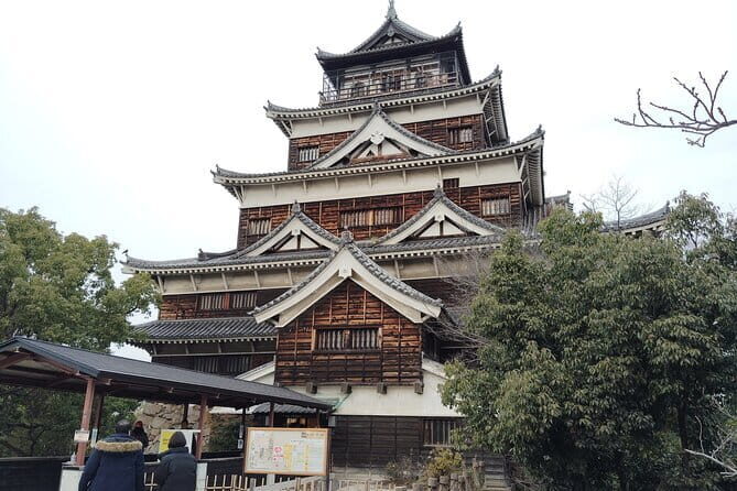 Hiroshima Castle 1h guide tour - Key Points