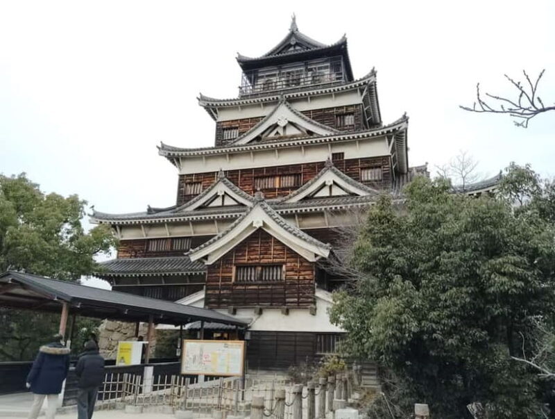 Hiroshima Castle 1h guide tour - The Sum Up