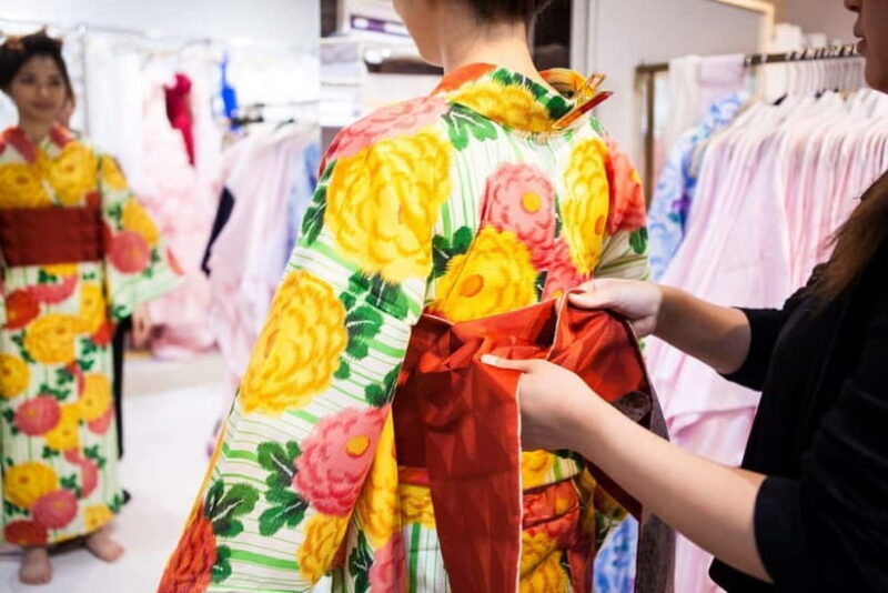 Hiroshima: Experience Japanese kimono by renting it - Key Points